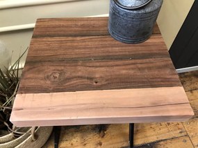 Stolek z teakového dřeva