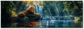 Obraz na plátně - Lev odpočívá u vodopádu v džungli FeelHappy.cz Velikost obrazu: 60 x 20 cm