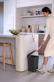 Brabantia Pedálový koš StepUp 10L šedý