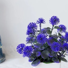 Bytová dekorace - rostlina v květináči umělá - výška 11 cm Barvy: fialová