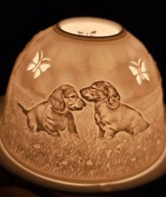 Bílý porcelánový svícen s jezevčíky Paollo - Ø 12*8 cm