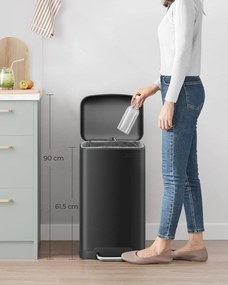 Odpadkový koš s víkem IRIS 30 l černý II