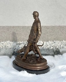 Bronzová socha soška Myslivec a lovecký pes 2