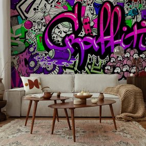 Fototapeta Street art - fialové graffiti na barevném pozadí na bílé zdi