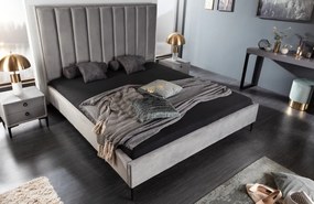 Moebel Living Stříbrně šedá sametová dvoulůžková postel Codie 180 x 200 cm