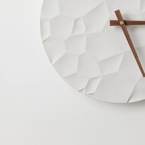 ODLITO Betonové nástěnné hodiny Měsíční kráter – bílá – 30 cm – hnědé ručičky