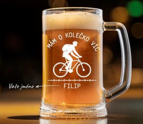 Dekorant Pivní půllitr pro cyklistu MÁM O KOLEČKO VÍC