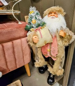 Vánoční dekorace Santa v béžovém kabátě a se stromkem - 29*20*63 cm