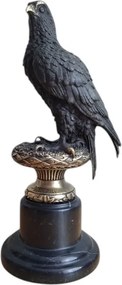 Orel na mramorovém podstavci – signovaný bronz A. Thorburn, francouzská sběratelská socha