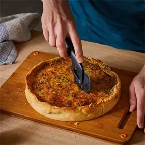 Kráječ na pizzu Functional Form Black Fiskars