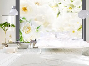 Fototapeta Bílý nádech - příroda s jemným květinovým motivem růží a lilii