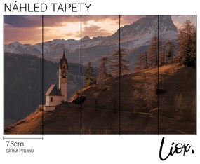 Tapeta kostel v alpských dolomitech