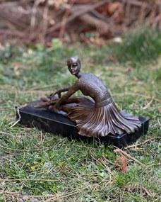Bronzová socha - Sedící Balerína