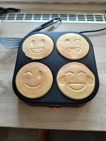DOMO Elektrický lívanečník smajlík emoji, 600W DO8718P