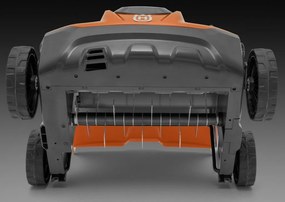 Aku vertikutátor a odmechovač Husqvarna S 138i s baterií a nabíječkou