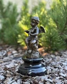 Bronzová socha - Putto hrající na housle anděl
