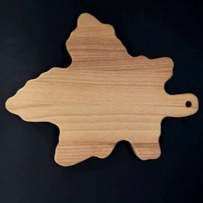 AMADEA Dřevěné prkénko ve tvaru javorového listu, masivní dřevo, 35x25x2 cm