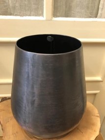 Kovová černá váza