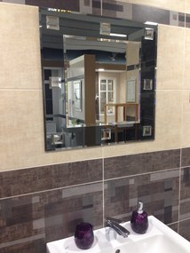 Dekorativní zrcadlo na zeď - 60 x 60 cm s šedým podkladem a fazetami - Mondo