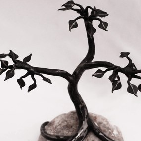 Socha na kameni Bonsai - velká