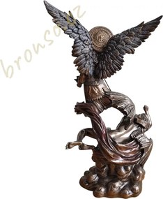 Archanděl Michael vs. Lucifer – soška svatého Michaela, symbol vítězství dobra, Veronese WU73529A4