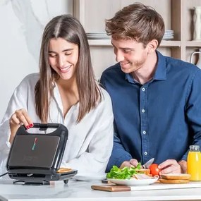 Black+Decker BXSA753E černá, nerez / Sendvičovač / 750 W / 2 sendviče