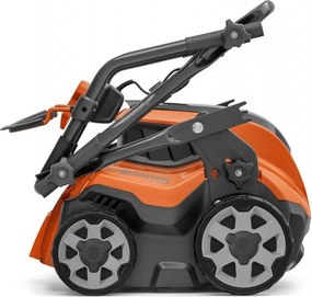 Aku vertikutátor a odmechovač Husqvarna S 138i s baterií a nabíječkou
