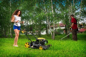 Benzínová sekačka na trávu Riwall PRO RPM 5135 4v1 s pojezdem