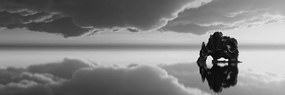 Obraz skála pod oblakem v černobílém provedení Varianta: 135x45