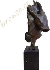 Tvář - Salvador Dalí - bronzová socha   (Abstraktní bronzová hlava s rukou – moderní umělecká socha na mramorovém podstavci)