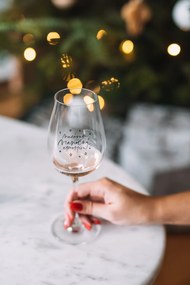 Bella Rose Sklenice na víno Nasávam vianočnú atmosféru – SK, čirá barva, sklo