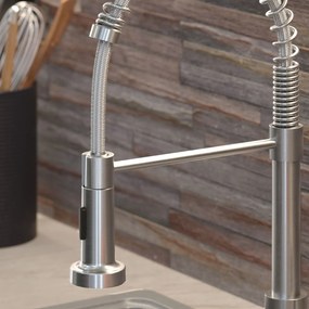 Kuchyňská dřezová baterie QUADRON SALMA NEW s pružinovou hadicí a sprchou v provedení broušená ocel