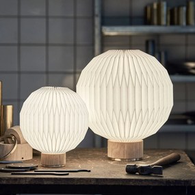 LE KLINT 375 stolní lampa papírové stínidlo 25 cm