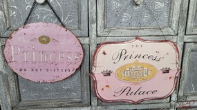 Růžová závěsná kovová cedule s řetízkem Princess - 25*20 cm
