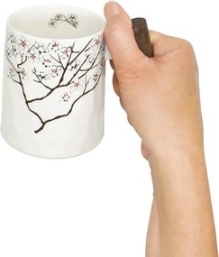 Porcelánový hrnek s dřevěnou rukojetí Třešňový květ, 400 ml – s motivem sakury v japonském designu