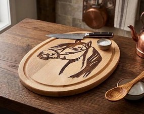 AMADEA Dřevěné servírovací prkénko - podnos oválné kůň, masivní dřevo, 30 cm