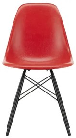 Eames Fiberglass chair DSW černě lakovaný javor červená Vitra