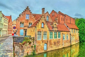 DIMEX | Samolepicí vliesová fototapeta na zeď Domy v Brugges MA-5-1007 | 375 x 250 cm | zelená, vícebarevná, modrá, oranžová
