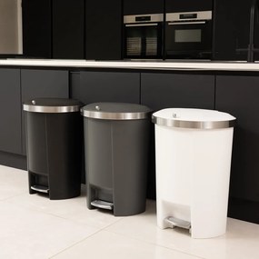 Bílý nášlapný plastový odpadkový koš 50 l – Addis