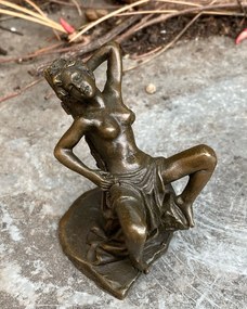 Bronzová socha skupina - Nahá žena a satyr 3