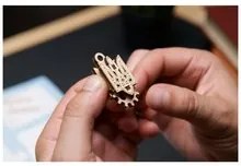 Ugears 3D dřevěné mechanické puzzle Brave UA Tractor