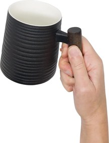 Porcelánový hrnek s dřevěnou rukojetí Black Relief, 400 ml – matný, černý