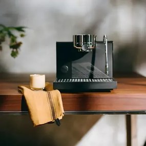 Fellow Series 1 černá / Kávovar / Espresso i cappuccino / 1700 W / 15