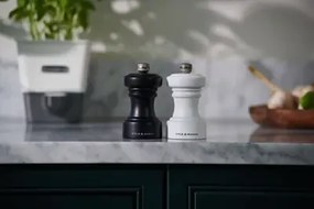 ColeMason Hoxton Mlýnek na sůl černá / výška 10,4 cm / bukové dřevo
