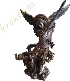 Archanděl Michael vs. Lucifer – soška svatého Michaela, symbol vítězství dobra, Veronese WU73529A4