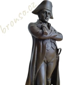 Bronzová socha Napoleona, signovaná a číslovaná, na mramorovém podstavci – sběratelská historická dekorace