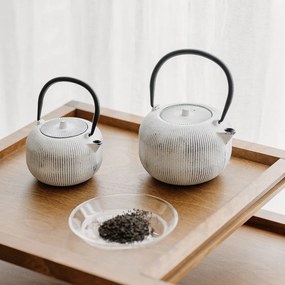 Černobílá konvice na čaj z litiny se sítkem 350 ml Sencha – S|P Collection