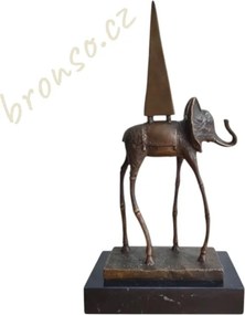 Surrealistická bronzová socha slona s obeliskem – Slon na dlouhých nohách