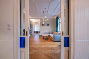 Designové závěsné svítidlo Brokis Night Birds PC962 Povrch Montury: Stříbrný elox, Barva skla: Šedá kouřová - masiv, Povrch baldachýnu: kov - černý matný komaxit