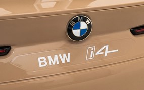Ramiz Elektrické autíčko BMW i4 pro děti zlaté